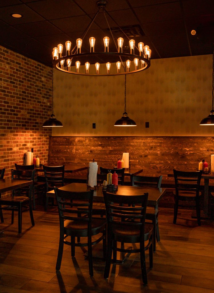 Central Pub | Restaurant Superior WI | "Willie’s Famous Wings”